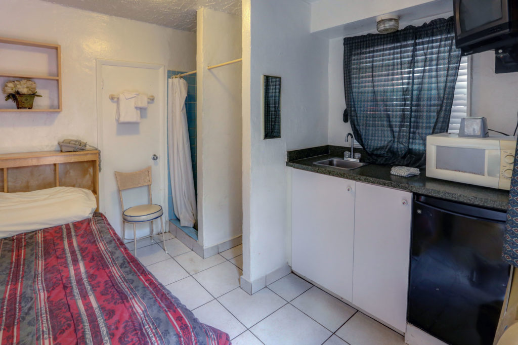 Small bedroom - Richard's Motel Rooms